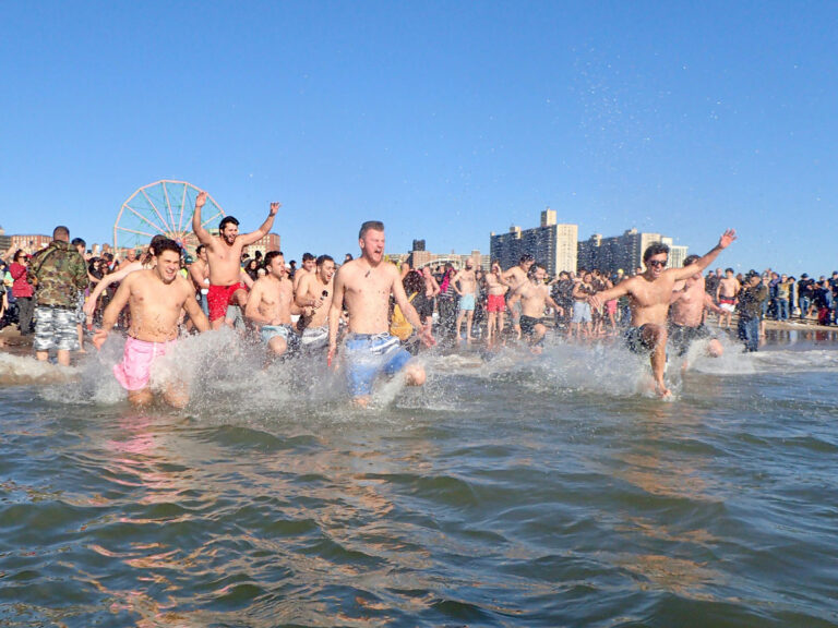 Annual New Years Day Plunge The Coney Island Polar Bear Club